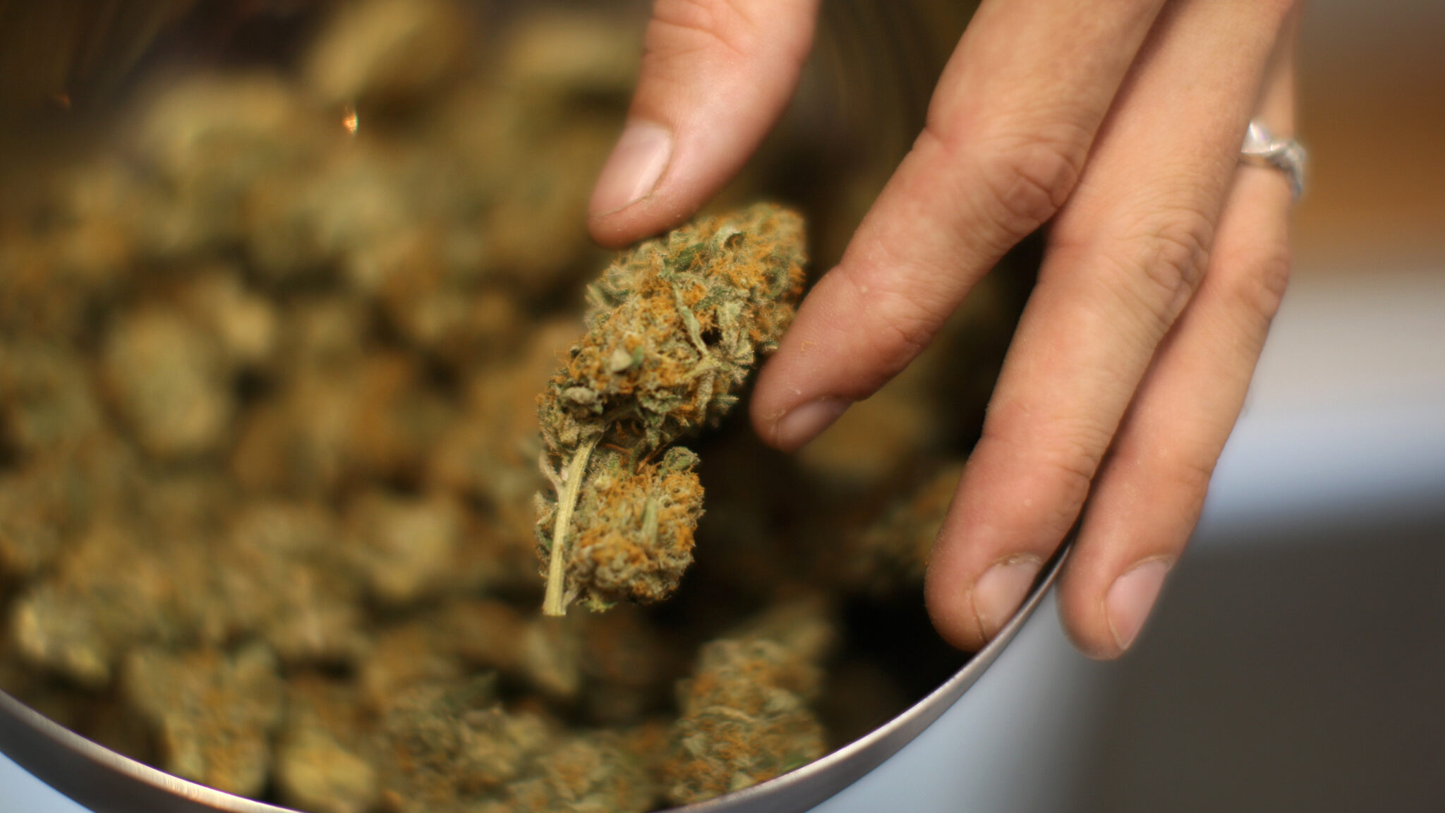 Cannabis Hits to Get High: Factors & Safe Starting Points
